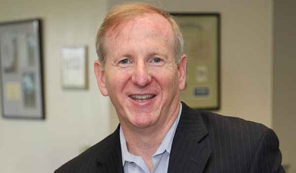 Entrepreneurship professor receives Golden Apple for excellence in teaching